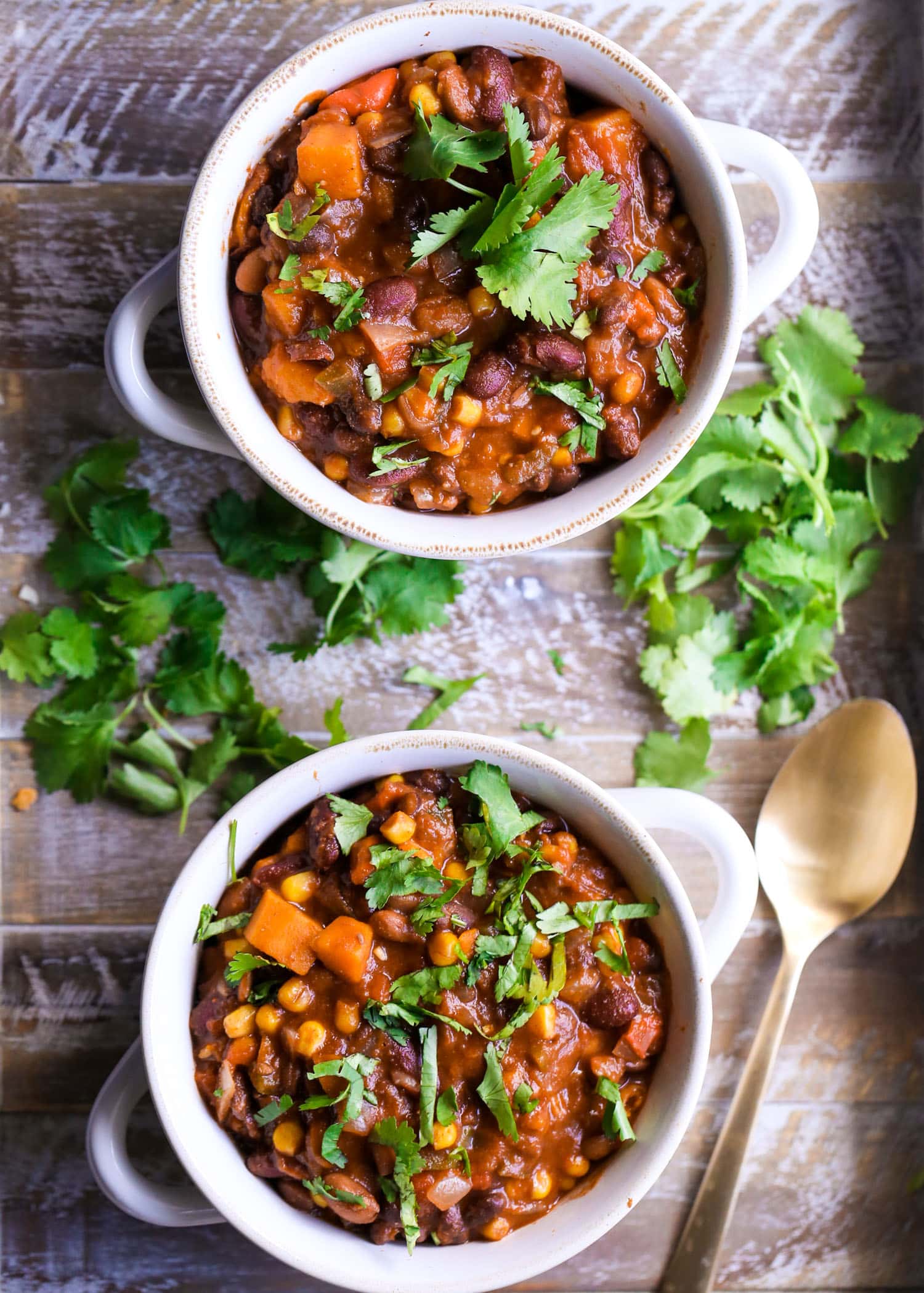 Slow Cooker Vegetarian Chili - Wholesomelicious